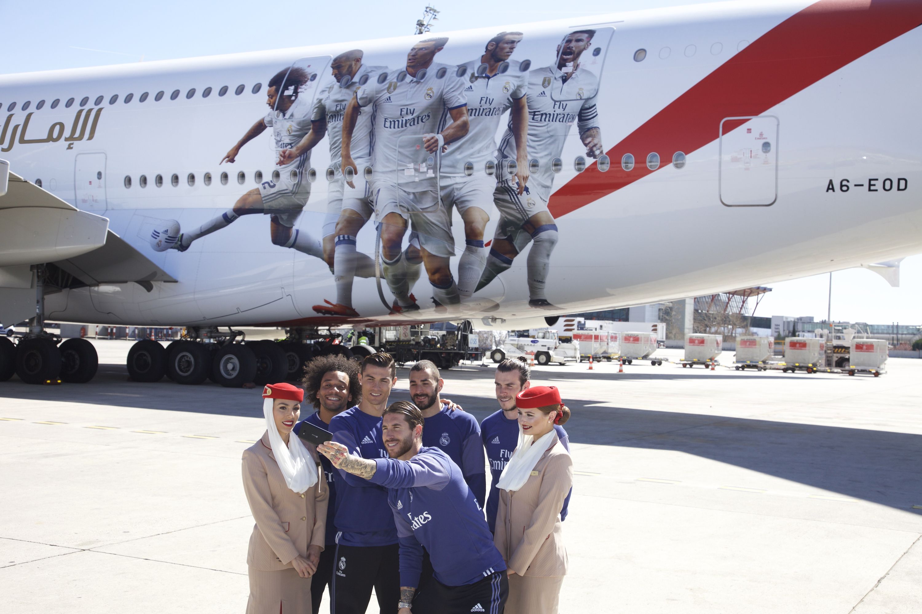 Emirates unveils a new Real Madrid A380 decal, showing also Cristiano ...